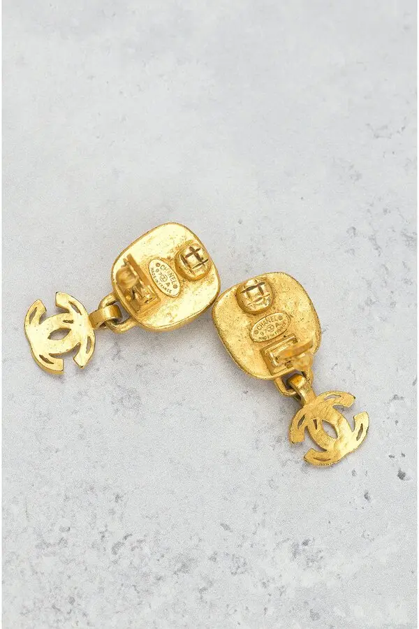 Chanel 1997 Coco Mark Clip-on Earrings In Metallic