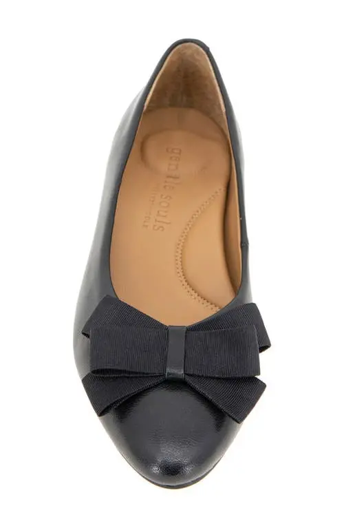 Gentle Souls By Kenneth Cole Abigail Bow Pump - Black Leather