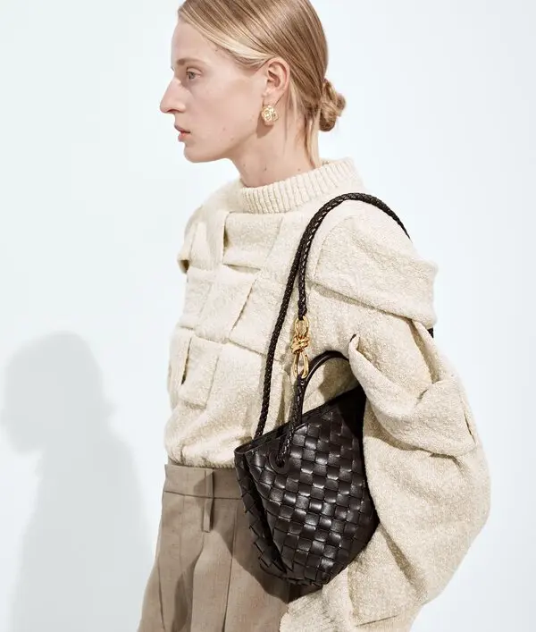 Bottega Veneta East-west Andiamo Top Handle Bag - Fondant
