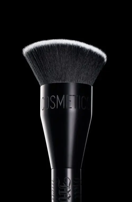 MELT COSMETICS 900 Face & Body Brush