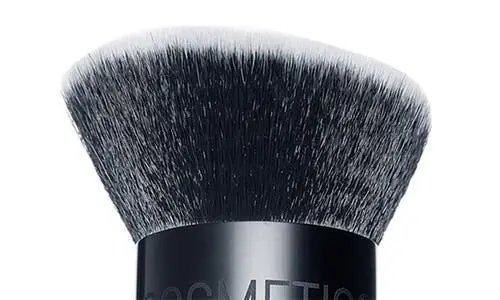 MELT COSMETICS 900 Face & Body Brush