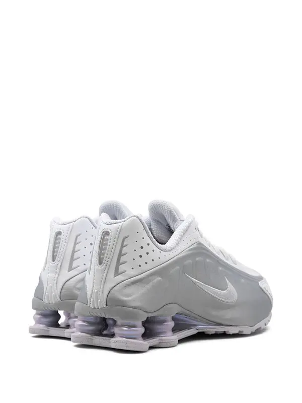 Nike Shox R4 Sneakers - White