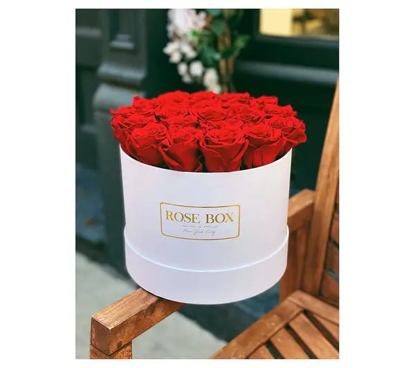ROSE BOX NYC Rose Box Preserved Roses Medium White Box
