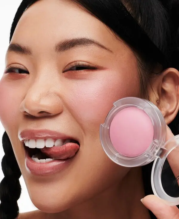 MAC COSMETICS Glow Play Cushiony Blush - Totally Synced