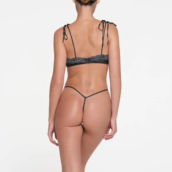 SKIMS Romance Lace Unlined Plunge Bra