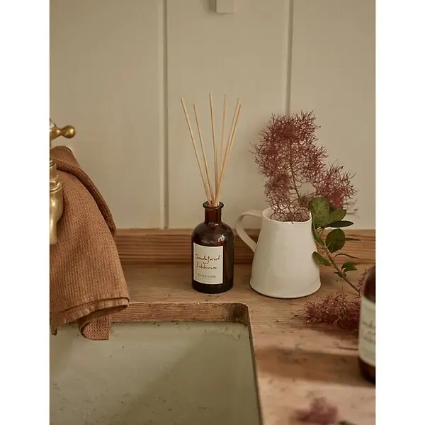 PLUM AND ASHBY Sandalwood & Labdanum Reed Diffuser 100ml