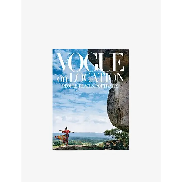 ABRAMS AND CHRONICLE BOOKS Vogue On Location Book - One-color