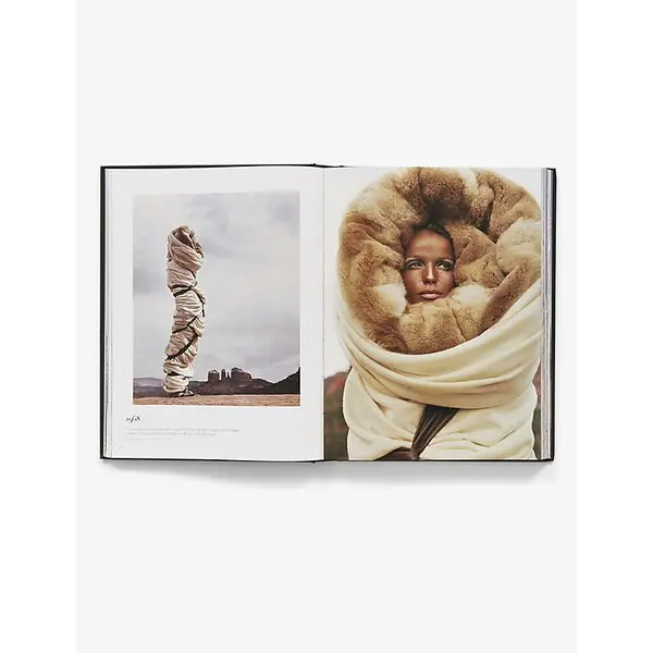 ABRAMS AND CHRONICLE BOOKS Vogue On Location Book