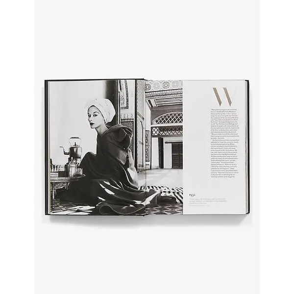ABRAMS AND CHRONICLE BOOKS Vogue On Location Book