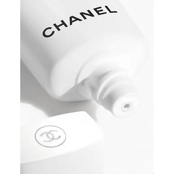 Chanel Uv Essentiel Complete Protection Antioxidant Spf50