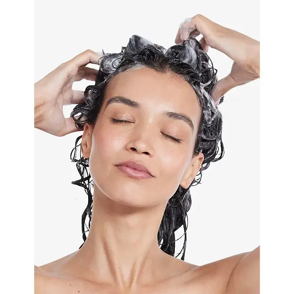 HAIR BY SAM MCKNIGHT Light Cleanse Hair & Scalp Shampoo