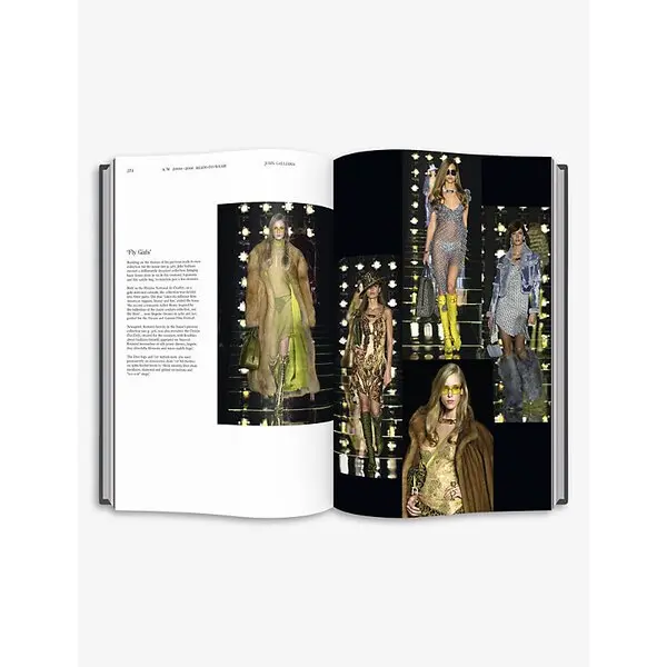 THAMES & HUDSON Dior Catwalk: The Complete Collections Book