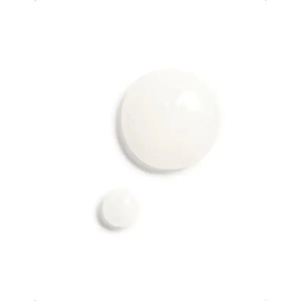 Chanel N°1 De Revitalizing Essence Lotion Plumps Unifies Illuminates