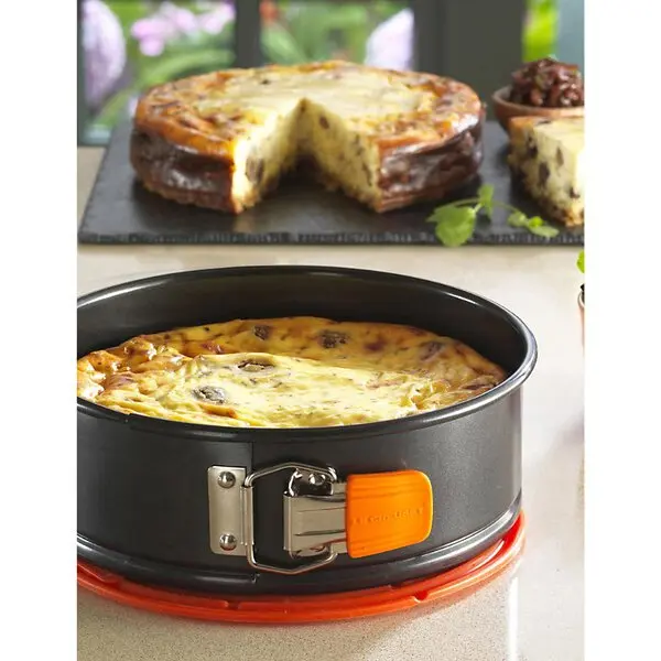 LE CREUSET Non-stick Springform Cake Tin 20cm