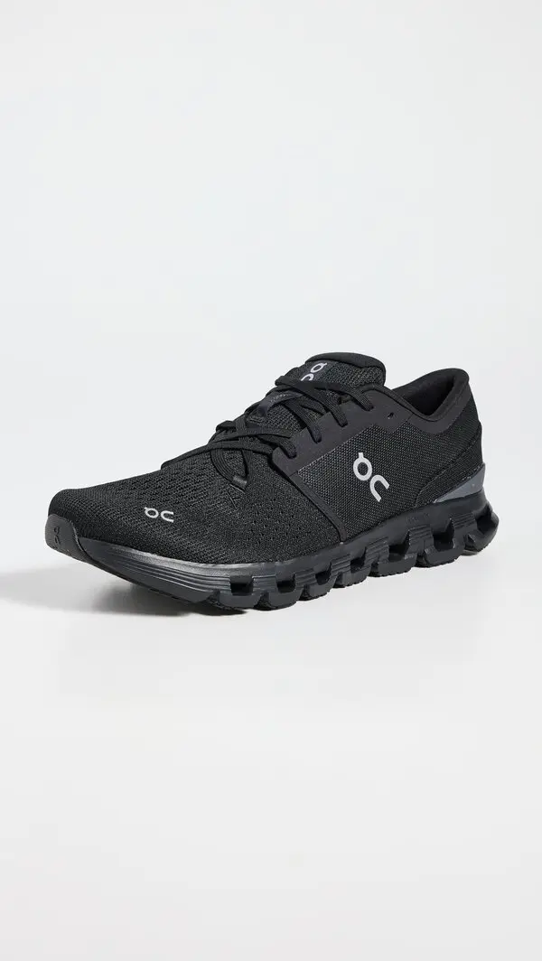 On X 4 Sneakers