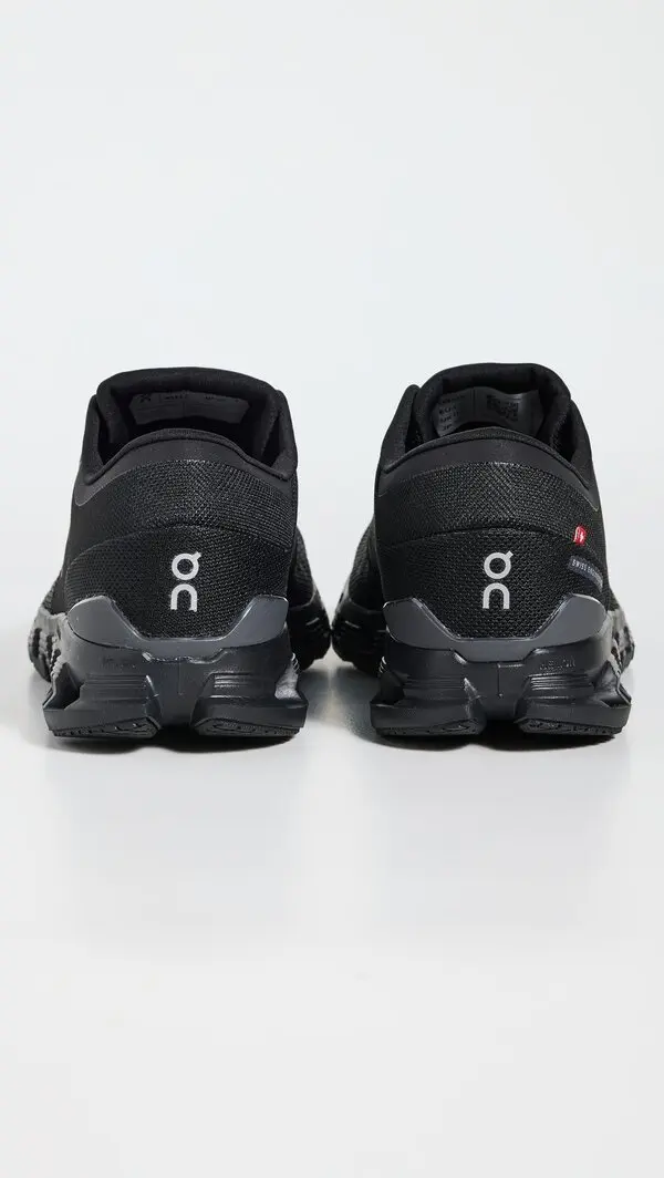 On X 4 Sneakers