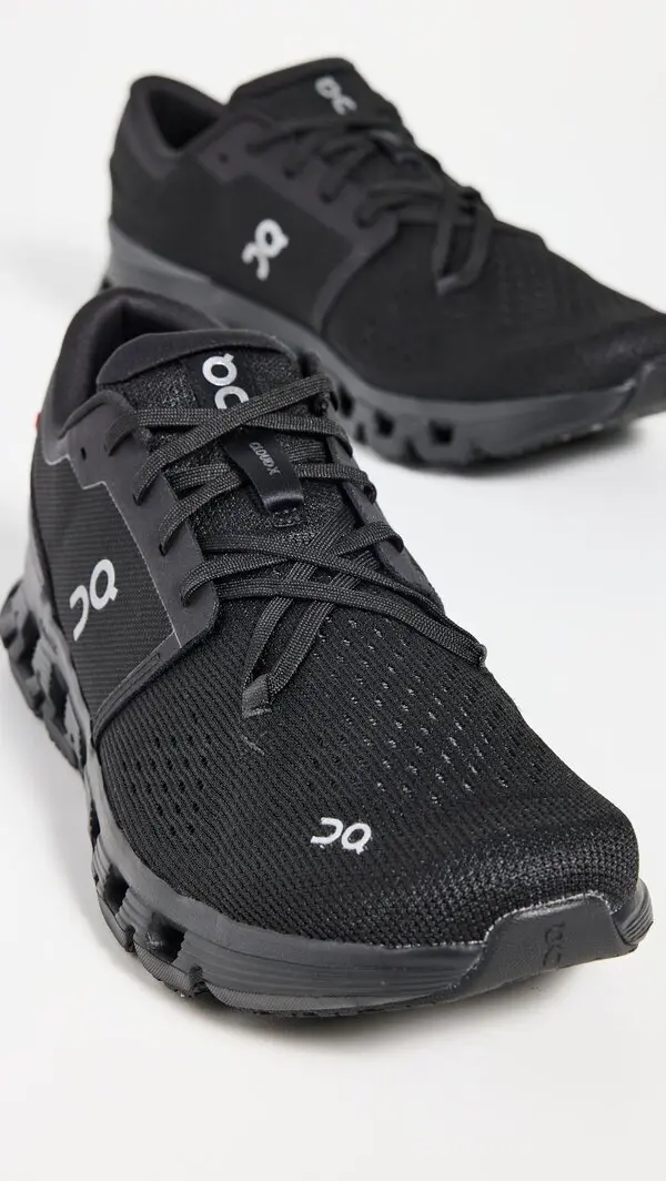 On X 4 Sneakers