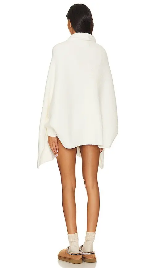 Barefoot Dreams Cozychic Blanket Wrap - Cream