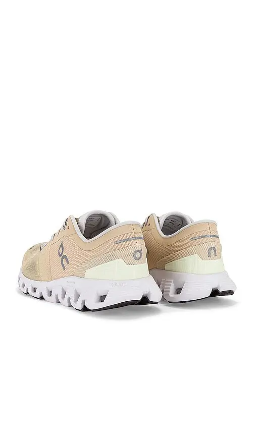 On X 3 Sneaker