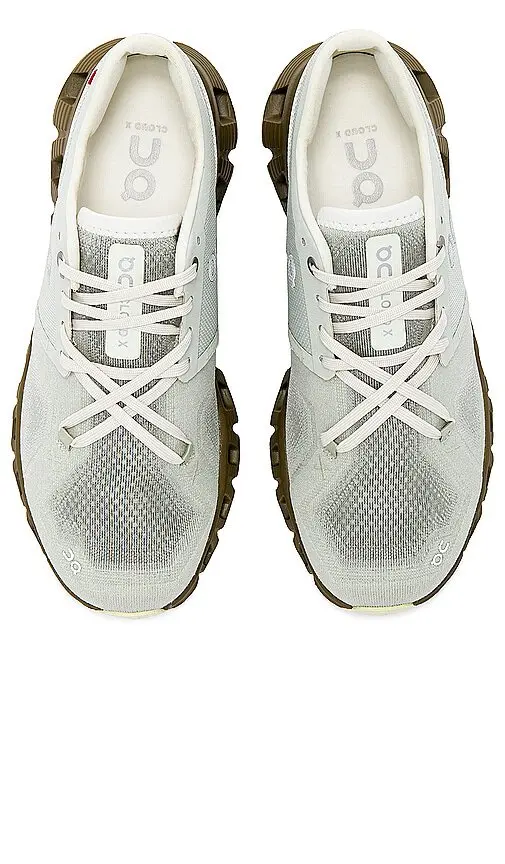 On X 3 Sneaker