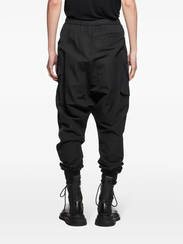 パンツ JULIUS Drop-Crotch Cropped Pants Julius Drop-Crotch Cargo Trousers In Black - 30% Off | Editorialist