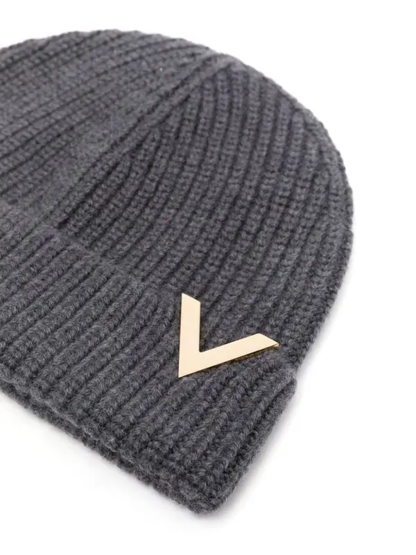 Valentino Garavani Gray Beanie V-Plaque VALENTINO GARAVANI VLTN-Plaque Ribbed Wool Beanie | endource main image 3