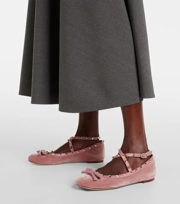 Valentino Garavani Rockstud Velvet Ballet Flats With Ankle Strap - Pink