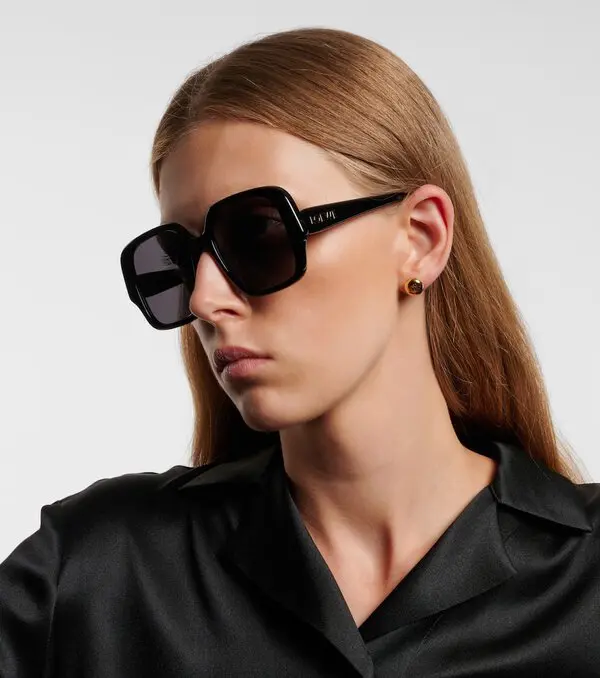 Loewe Curvy Oversized Black Sunglasses New With Case And Cloth Loewe // Black Curvy LW40096I Sunglasses – VSP Consignment main image 4