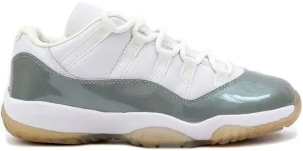 JORDAN 11 Retro Low Sneakers