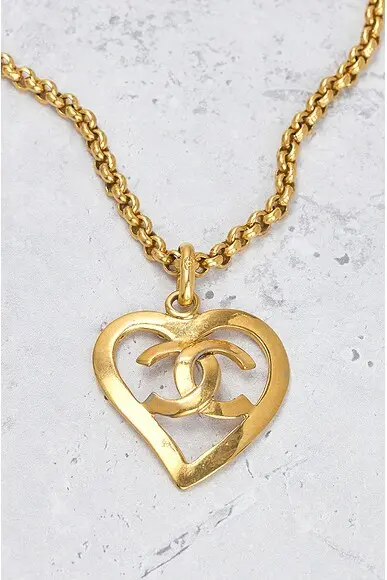 Chanel 1995 Cc Heart Necklace - Light Gold
