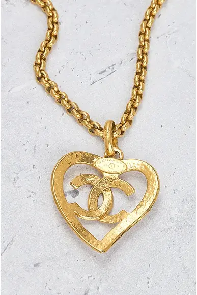 Chanel 1995 Cc Heart Necklace - Light Gold