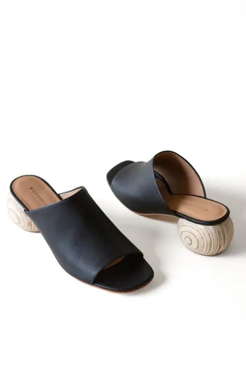 HUMA BLANCO Milla Leather Slide Sandal - Coal