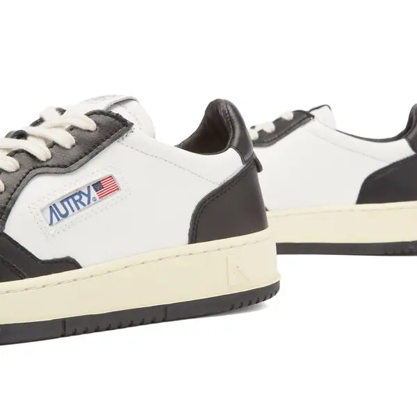 AUTRY Medalist Low Top Sneakers - White