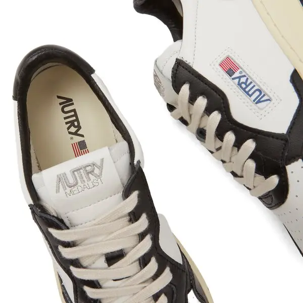 AUTRY Medalist Low Top Sneakers - White