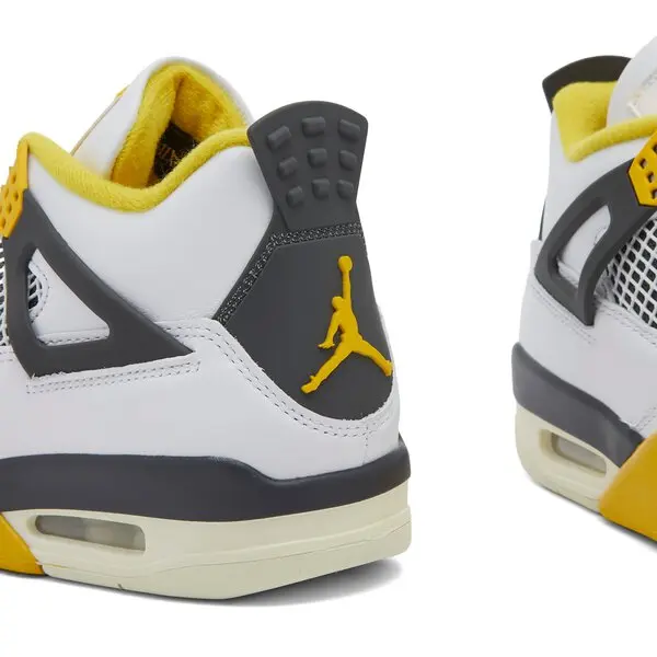 JORDAN 4 Retro Sneakers