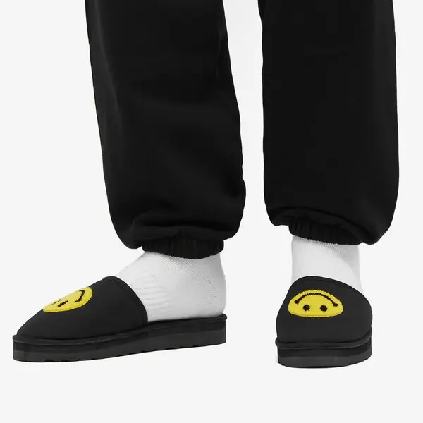 MARKET Smiley Upside Down Hotel Slippers