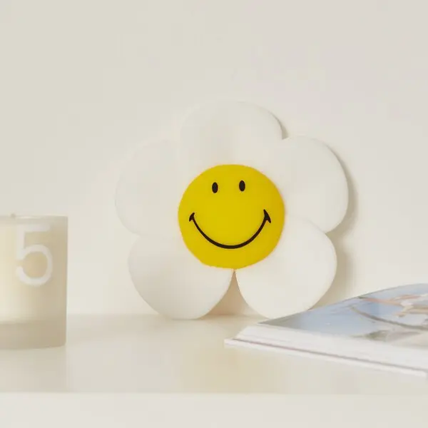 MR MARIA Smiley Daisy Wall Light