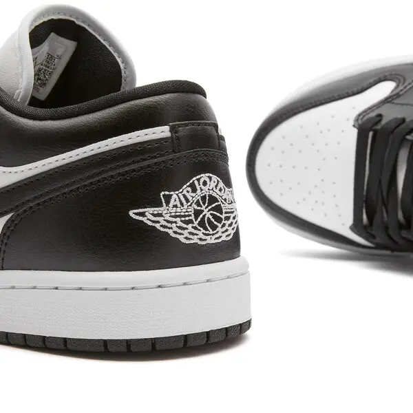JORDAN 1 Low Sneakers