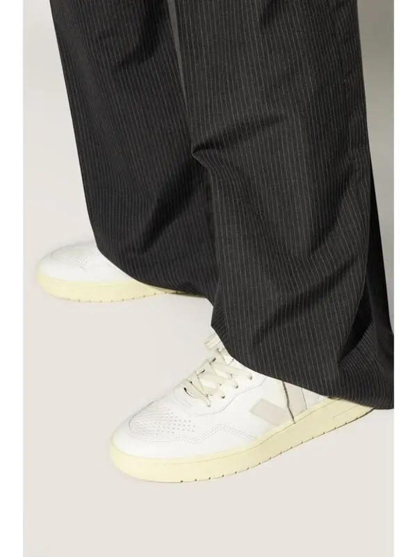 VEJA V-90 Leather Sneakers - Neutrals