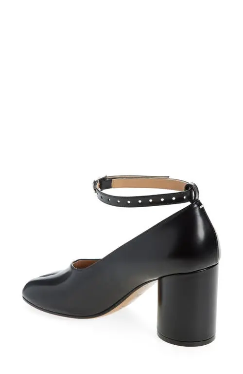 靴 MaisonMargiela ANKLE STRAP TABI PUMPS Maison Margiela 80mm Tabi Sandal Pumps | Black | FARFETCH
