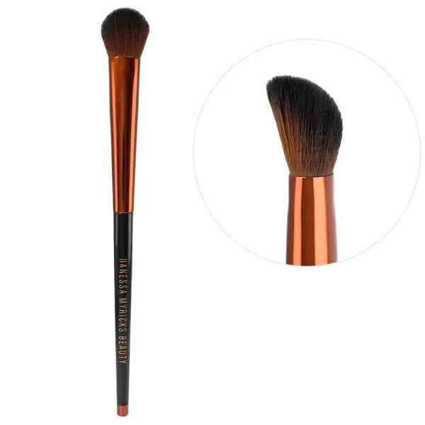 DANESSA MYRICKS BEAUTY Yummy Face 3.0 Targeted All Over Face Conceal & Sculpt Brush- For Liquid, Creams Or Powders - One-color