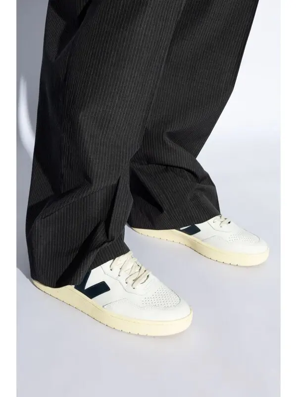 VEJA V-90 Sneakers - White