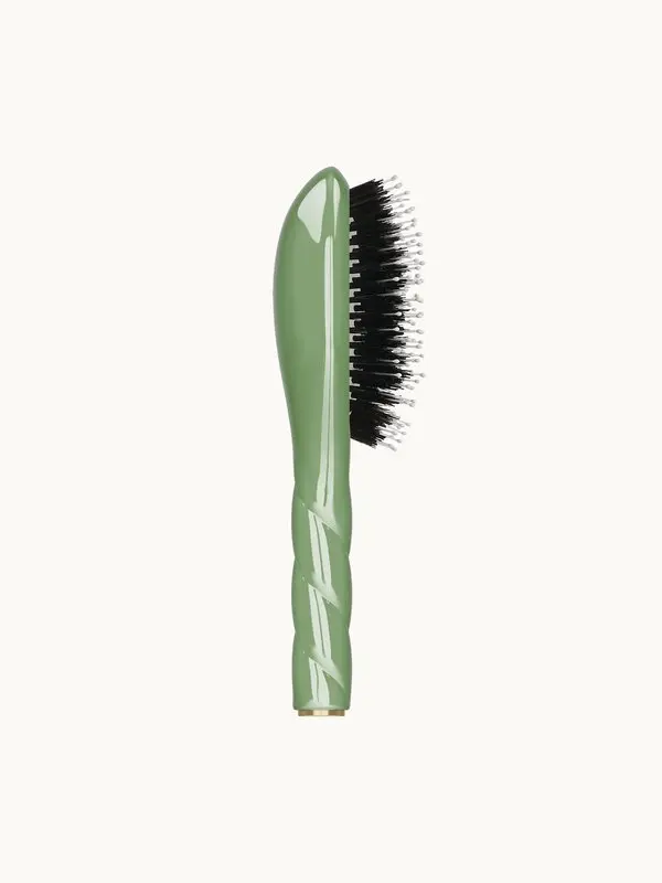LA BONNE BROSSE N.03 The Petite Essential Soft Brush - Black