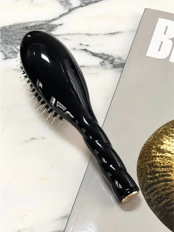 LA BONNE BROSSE N.03 The Petite Essential Soft Brush - Black