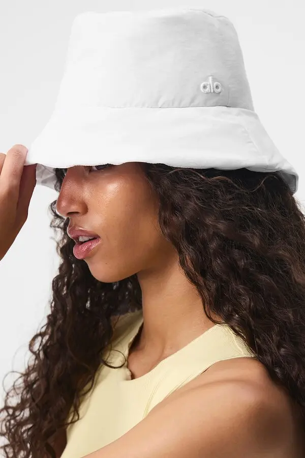 Alo Yoga Good Shade Puffer Bucket Hat - White