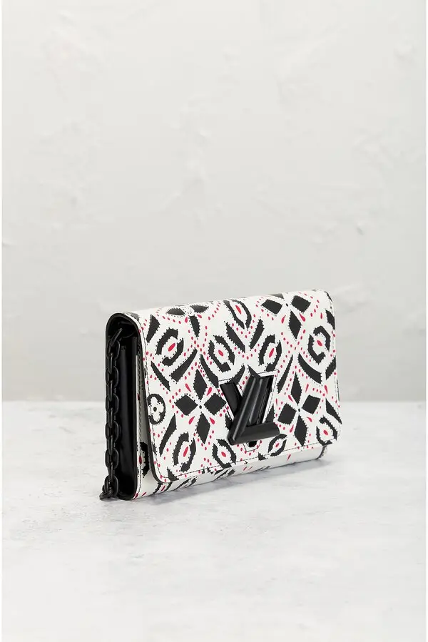 LOUIS VUITTON Portefeuille Twisted Wallet On Chain In White