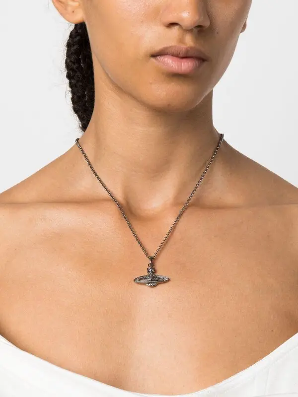 VIVIENNE WESTWOOD Mini Bas Relief Pendant Necklace - Silver