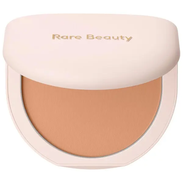 RARE BEAUTY Poudre De Finition Pressée Teintée Sans Talc True To Myself - Sable