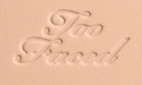 TOO FACED Born This Way Soft Blur Flexible Finish Setting Powder - Medium