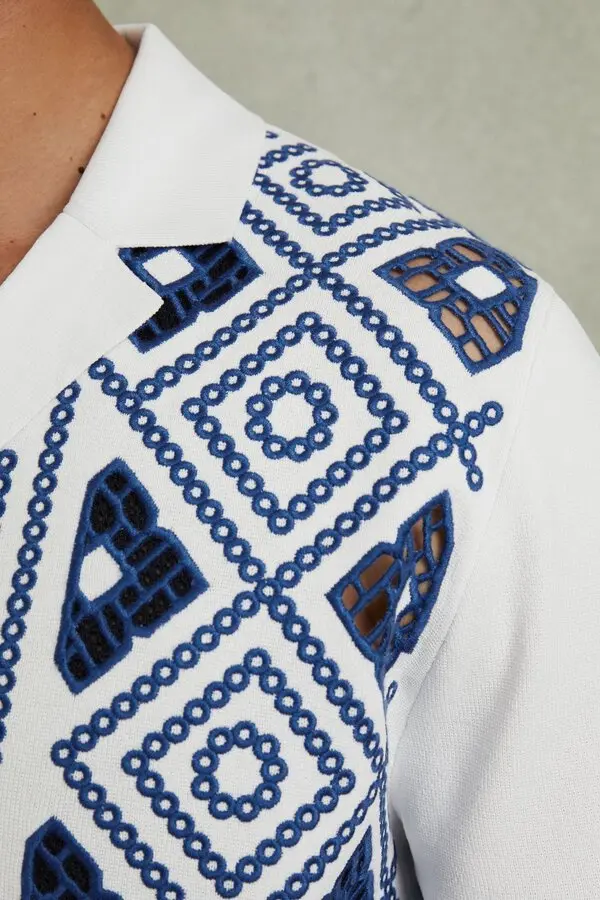 REISS Stefano Contrast Embroidered Cuban Collar Shirt